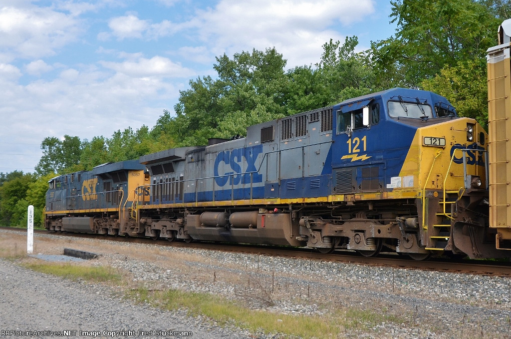 CSX 121 east at MP 135.